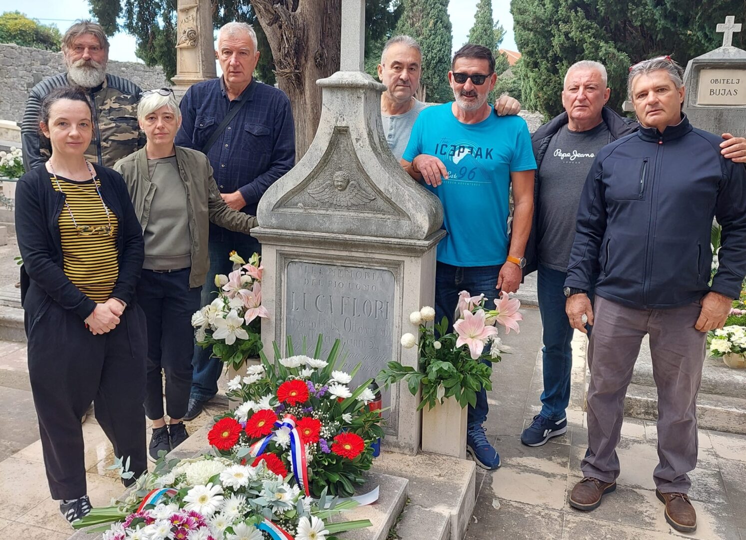 U povodu 31. godišnjice članovi UBD položili vijence poginulim suborcima stradalim na Bosanci ...